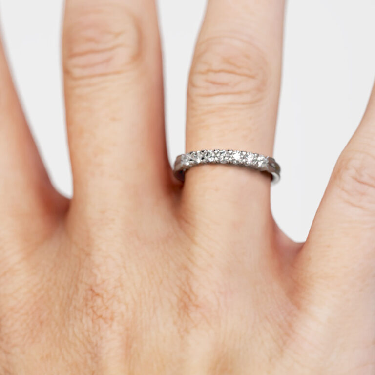 Anillo de Compromiso Cintillo Agni Oro Blanco 18kt - Joyería Mao